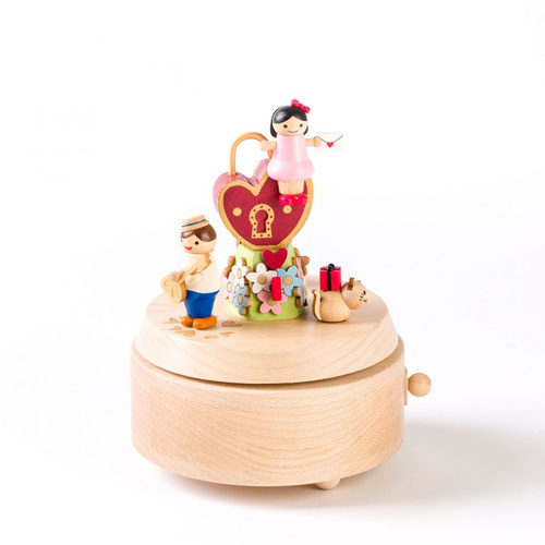 Lovers Lock Wooden Musical Box | Does your man hold the key to your heart?